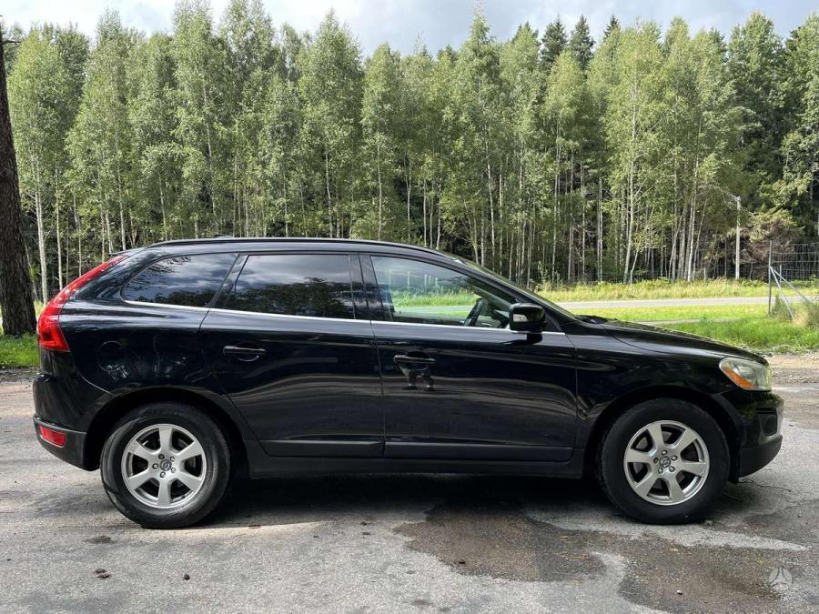 Black Volvo XC60 2009 in Taurage, with an engine capacity of 2.40 L and mileage of 350 thousand km for 5350 €, photo 7 on AUTOMOTO.COM.LV