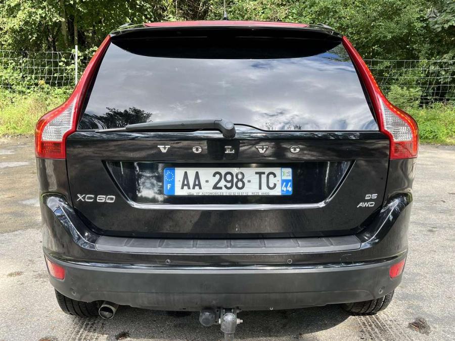 Black Volvo XC60 2009 in Taurage, with an engine capacity of 2.40 L and mileage of 350 thousand km for 5350 €, photo 9 on AUTOMOTO.COM.LV