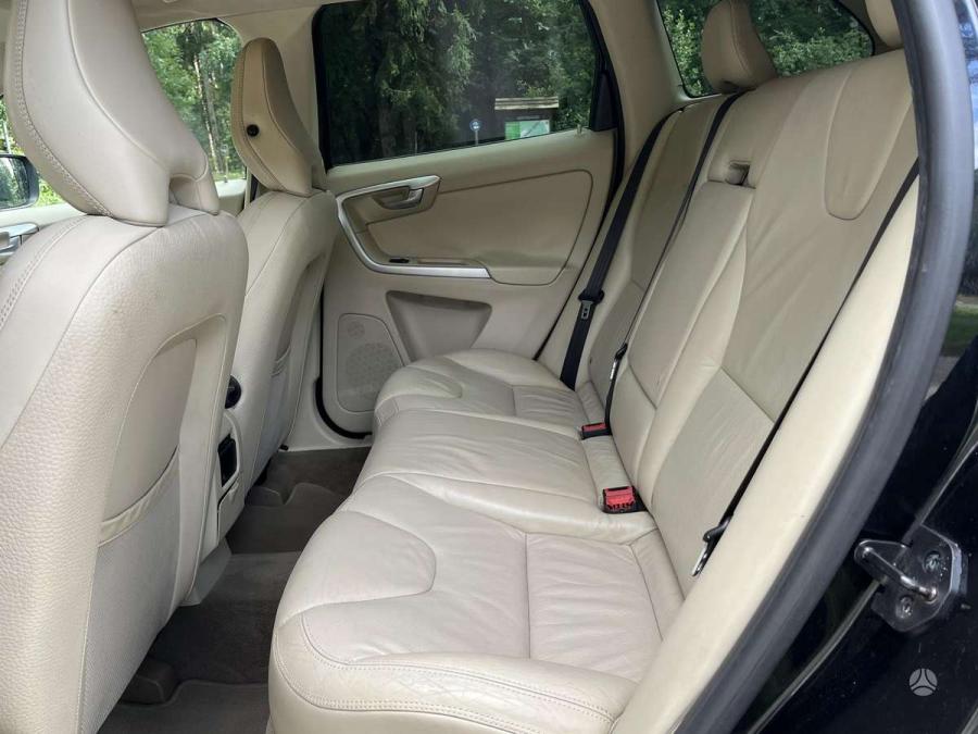 Black Volvo XC60 2009 in Taurage, with an engine capacity of 2.40 L and mileage of 350 thousand km for 5350 €, photo 13 on AUTOMOTO.COM.LV
