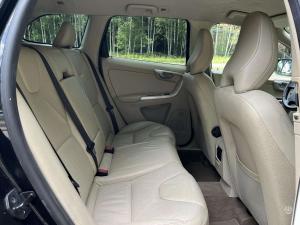 Black Volvo XC60 2009 in Taurage, with an engine capacity of 2.40 L and mileage of 350 thousand km for 5350 €, photo 14 on AUTOMOTO.COM.LV