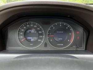 Black Volvo XC60 2009 in Taurage, with an engine capacity of 2.40 L and mileage of 350 thousand km for 5350 €, photo 22 on AUTOMOTO.COM.LV