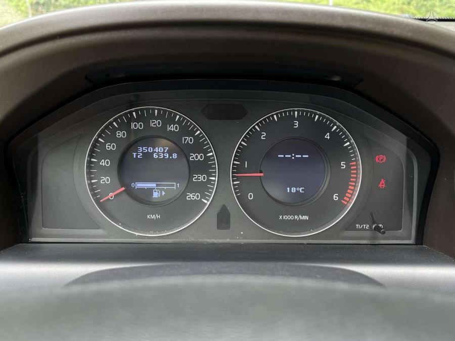 Black Volvo XC60 2009 in Taurage, with an engine capacity of 2.40 L and mileage of 350 thousand km for 5350 €, photo 22 on AUTOMOTO.COM.LV