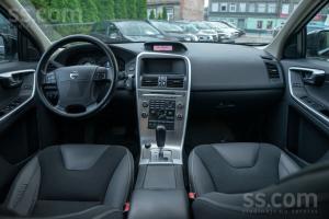 Black Volvo XC60 2009 in Liepaja, with an engine capacity of 2.40 L and mileage of 350 thousand km for 6700 €, photo 8 on AUTOMOTO.COM.LV