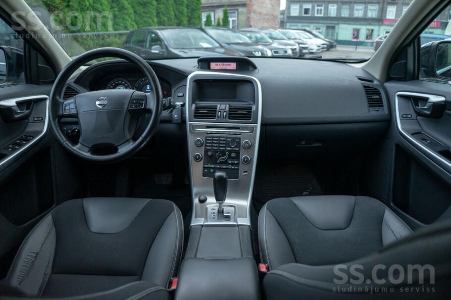 Black Volvo XC60 2009 in Liepaja, with an engine capacity of 2.40 L and mileage of 350 thousand km for 6700 €, photo 8 on AUTOMOTO.COM.LV