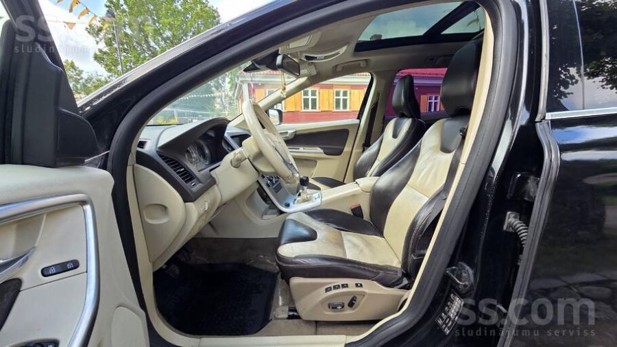 Melns Volvo XC60 2009 Jelgava, ar dzinēja tilpumu 2.40 L un nobraukumu 0 tūkst. km par 3290 €, foto 10 vietnē AUTOMOTO.COM.LV