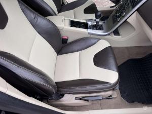 Black Volvo XC60 2009 in Siauliai, with an engine capacity of 2.40 L and mileage of 300 thousand km for 7950 €, photo 20 on AUTOMOTO.COM.LV