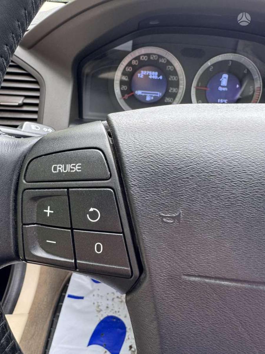Black Volvo XC60 2009 in Siauliai, with an engine capacity of 2.40 L and mileage of 300 thousand km for 7950 €, photo 24 on AUTOMOTO.COM.LV