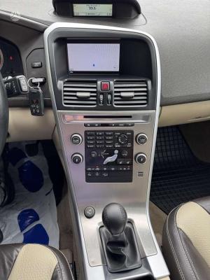 Black Volvo XC60 2009 in Siauliai, with an engine capacity of 2.40 L and mileage of 300 thousand km for 7950 €, photo 26 on AUTOMOTO.COM.LV