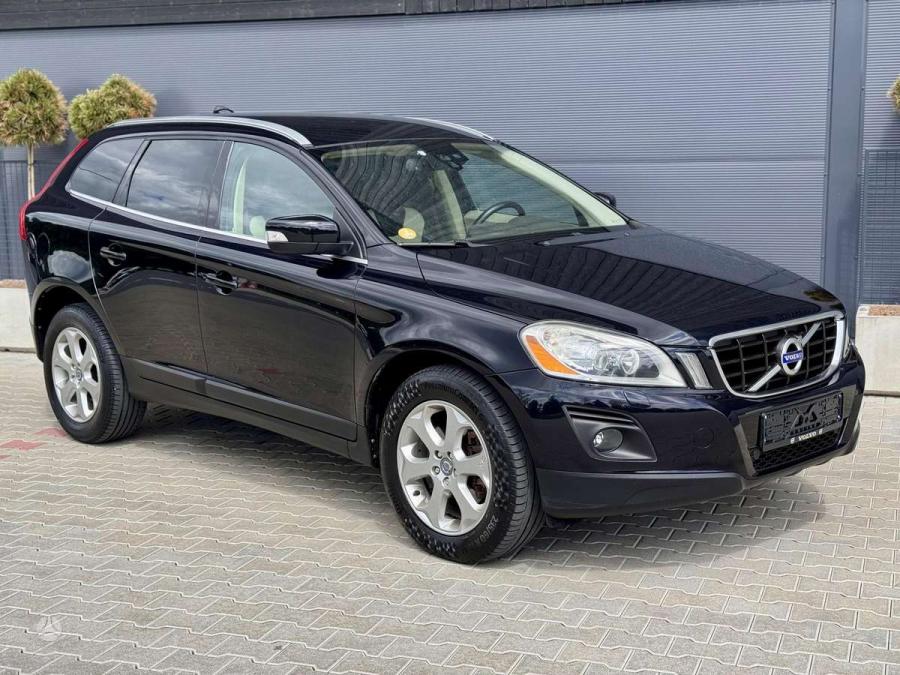 Melns Volvo XC60 2009 Šauļi, ar dzinēja tilpumu 2.40 L un nobraukumu 300 tūkst. km par 7950 €, foto 1 vietnē AUTOMOTO.COM.LV