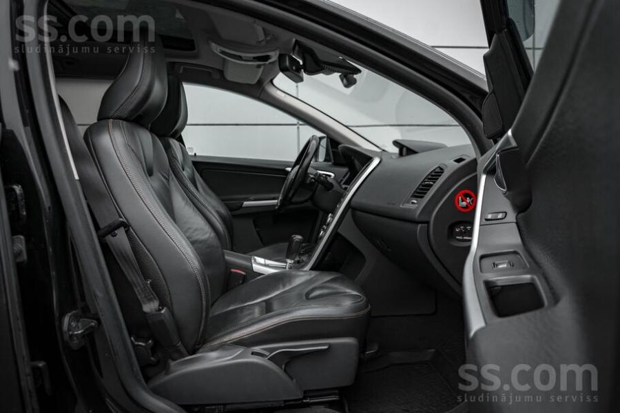 Melns Volvo XC60 2009 Rīga, ar dzinēja tilpumu 2.40 L un nobraukumu 273 tūkst. km par 7450 €, foto 11 vietnē AUTOMOTO.COM.LV