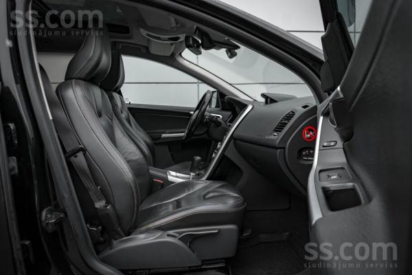 Black Volvo XC60 2009 in Riga, with an engine capacity of 2.40 L and mileage of 273 thousand km for 7450 €, photo 11 on AUTOMOTO.COM.LV