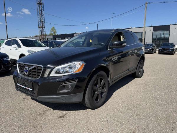 Volvo XC60 2009 in Kaunas on AUTOMOTO.COM.LV Black Volvo XC60 2009 in Kaunas, with an engine capacity of 2.40 L and mileage of 260 thousand km for 5900 €, photo 3 on AUTOMOTO.COM.LV