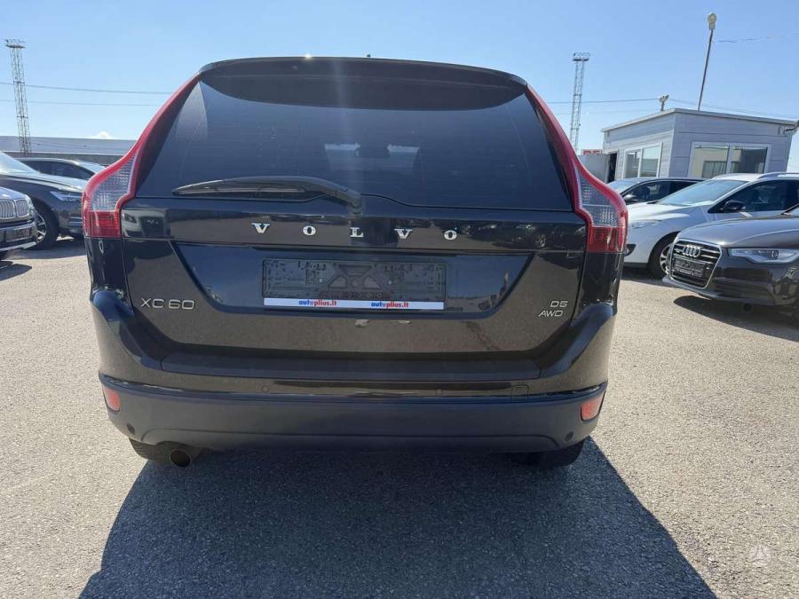 Black Volvo XC60 2009 in Kaunas, with an engine capacity of 2.40 L and mileage of 260 thousand km for 5900 €, photo 6 on AUTOMOTO.COM.LV