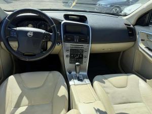Black Volvo XC60 2009 in Kaunas, with an engine capacity of 2.40 L and mileage of 260 thousand km for 5900 €, photo 9 on AUTOMOTO.COM.LV