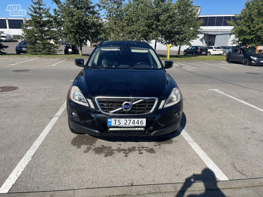 Black Volvo XC60 2009 in Panevezys, with an engine capacity of 2.40 L and mileage of 374 thousand km for 4600 €, photo 1 on AUTOMOTO.COM.LV