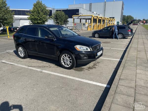Black Volvo XC60 2009 in Panevezys, with an engine capacity of 2.40 L and mileage of 374 thousand km for 4600 €, photo 3 on AUTOMOTO.COM.LV