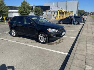 Black Volvo XC60 2009 in Panevezys, with an engine capacity of 2.40 L and mileage of 374 thousand km for 4600 €, photo 3 on AUTOMOTO.COM.LV