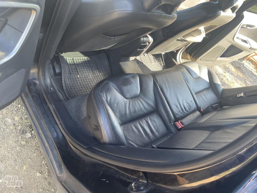 Black Volvo XC60 2009 in Panevezys, with an engine capacity of 2.40 L and mileage of 374 thousand km for 4600 €, photo 27 on AUTOMOTO.COM.LV