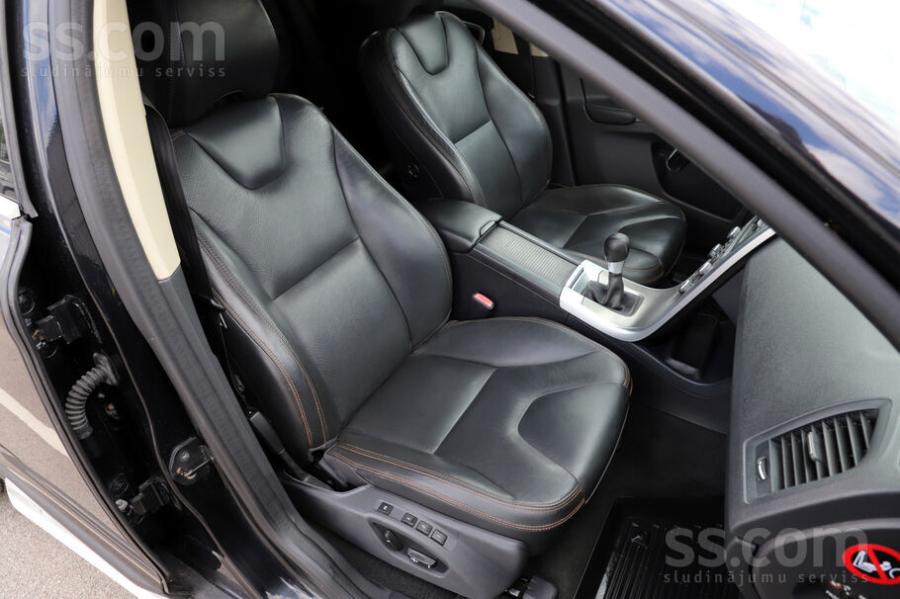 Melns Volvo XC60 2009 Tukums, ar dzinēja tilpumu 2.40 L un nobraukumu 361 tūkst. km par 5990 €, foto 8 vietnē AUTOMOTO.COM.LV