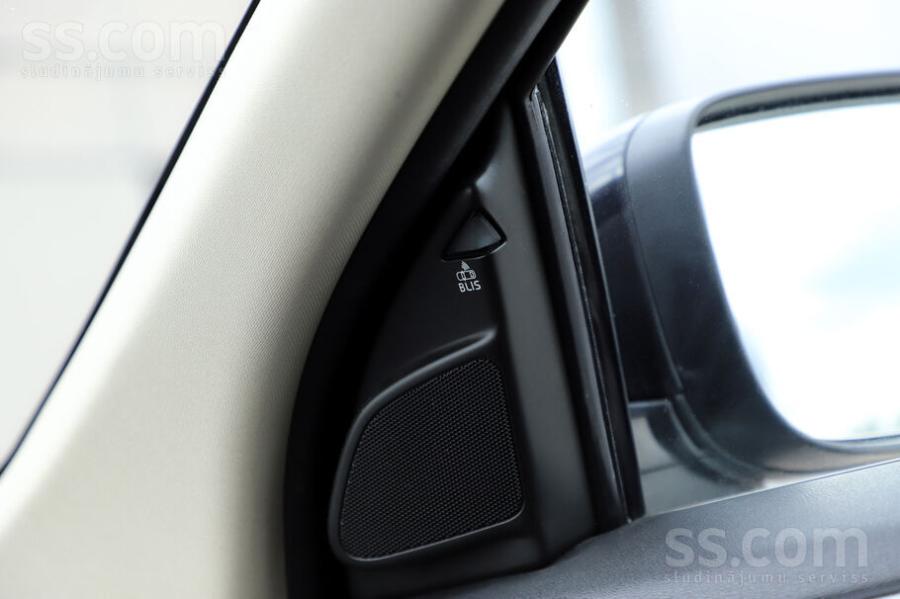 Melns Volvo XC60 2009 Tukums, ar dzinēja tilpumu 2.40 L un nobraukumu 361 tūkst. km par 5990 €, foto 9 vietnē AUTOMOTO.COM.LV