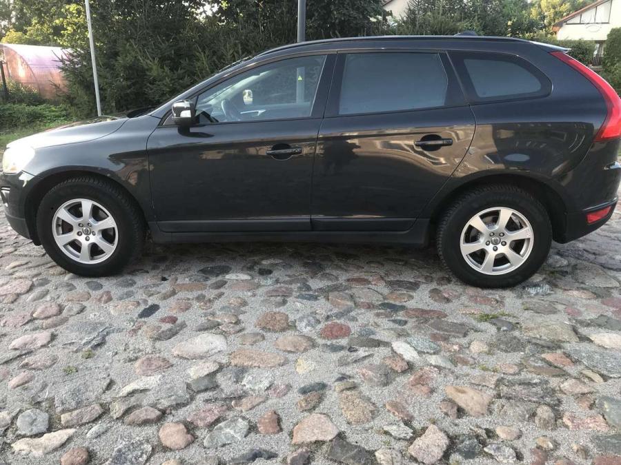 Melns Volvo XC60 2009 Šilutė, ar dzinēja tilpumu 2.40 L un nobraukumu 343 tūkst. km par 6350 €, foto 4 vietnē AUTOMOTO.COM.LV