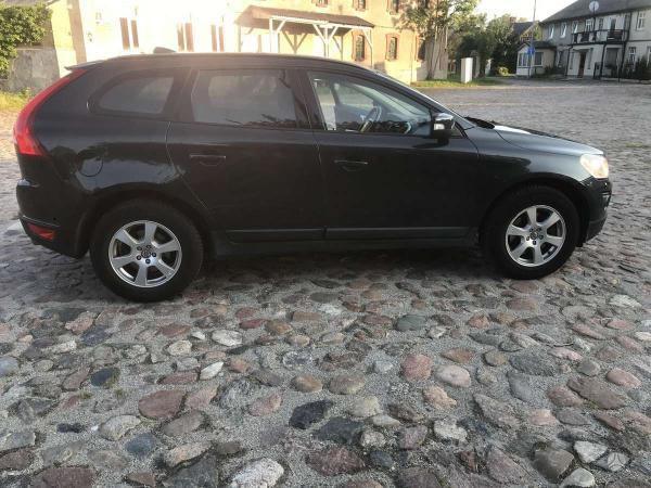 Volvo XC60 2009 Šilutė vietnē Melns Volvo XC60 2009 Šilutė, ar dzinēja tilpumu 2.40 L un nobraukumu 343 tūkst. km par 6350 €, foto 7 vietnē AUTOMOTO.COM.LV