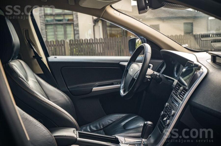 Melns Volvo XC60 2009 Rīga, ar dzinēja tilpumu 2.40 L un nobraukumu 0 tūkst. km par 4990 €, foto 10 vietnē AUTOMOTO.COM.LV