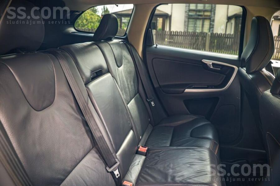 Melns Volvo XC60 2009 Rīga, ar dzinēja tilpumu 2.40 L un nobraukumu 0 tūkst. km par 4990 €, foto 11 vietnē AUTOMOTO.COM.LV