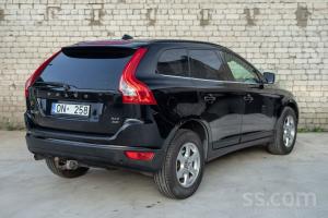 Black Volvo XC60 2009 in Liepaja, with an engine capacity of 2.40 L and mileage of 350 thousand km for 5950 €, photo 5 on AUTOMOTO.COM.LV