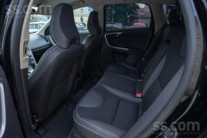 Black Volvo XC60 2009 in Liepaja, with an engine capacity of 2.40 L and mileage of 350 thousand km for 5950 €, photo 10 on AUTOMOTO.COM.LV