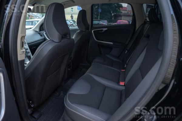 Melns Volvo XC60 2009 Liepāja, ar dzinēja tilpumu 2.40 L un nobraukumu 350 tūkst. km par 5950 €, foto 10 vietnē AUTOMOTO.COM.LV