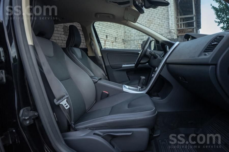 Melns Volvo XC60 2009 Liepāja, ar dzinēja tilpumu 2.40 L un nobraukumu 350 tūkst. km par 5950 €, foto 13 vietnē AUTOMOTO.COM.LV