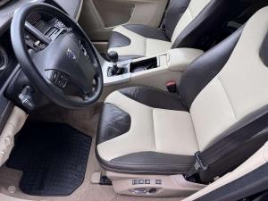 Black Volvo XC60 2009 in Siauliai, with an engine capacity of 2.40 L and mileage of 300 thousand km for 7950 €, photo 15 on AUTOMOTO.COM.LV