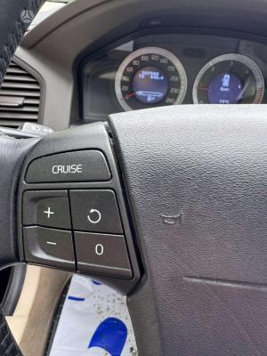 Black Volvo XC60 2009 in Siauliai, with an engine capacity of 2.40 L and mileage of 300 thousand km for 7950 €, photo 24 on AUTOMOTO.COM.LV