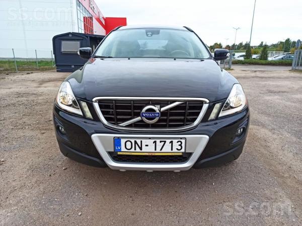 Melns Volvo XC60 2009 Daugavpils, ar dzinēja tilpumu 2.40 L un nobraukumu 0 tūkst. km par 8900 €, foto 4 vietnē AUTOMOTO.COM.LV