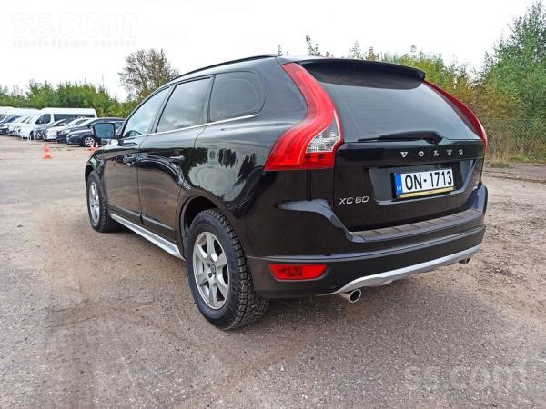 Melns Volvo XC60 2009 Daugavpils, ar dzinēja tilpumu 2.40 L un nobraukumu 0 tūkst. km par 8900 €, foto 6 vietnē AUTOMOTO.COM.LV
