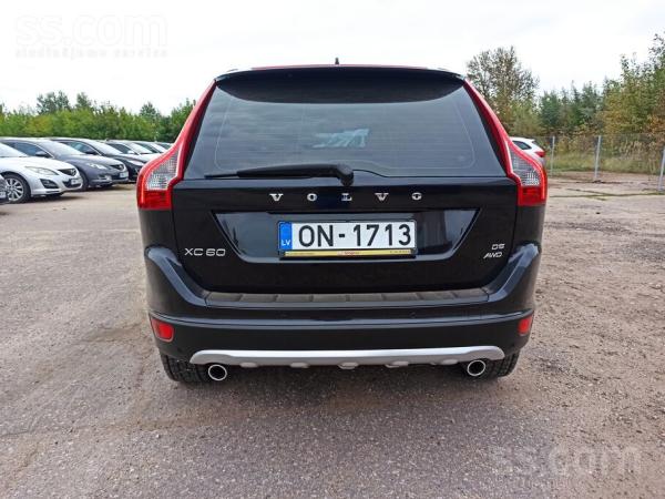 Melns Volvo XC60 2009 Daugavpils, ar dzinēja tilpumu 2.40 L un nobraukumu 0 tūkst. km par 8900 €, foto 7 vietnē AUTOMOTO.COM.LV