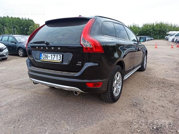 Melns Volvo XC60 2009 Daugavpils, ar dzinēja tilpumu 2.40 L un nobraukumu 0 tūkst. km par 8900 €, foto 8 vietnē AUTOMOTO.COM.LV