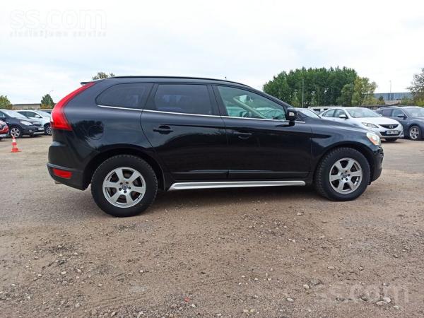 Melns Volvo XC60 2009 Daugavpils, ar dzinēja tilpumu 2.40 L un nobraukumu 0 tūkst. km par 8900 €, foto 9 vietnē AUTOMOTO.COM.LV