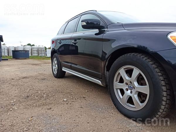 Melns Volvo XC60 2009 Daugavpils, ar dzinēja tilpumu 2.40 L un nobraukumu 0 tūkst. km par 8900 €, foto 10 vietnē AUTOMOTO.COM.LV