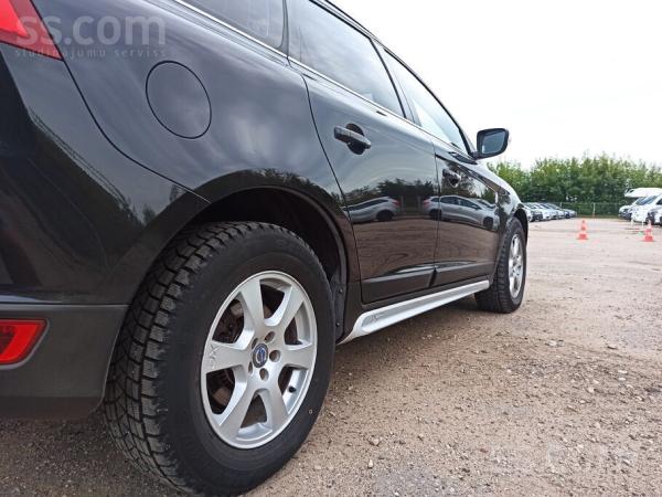 Melns Volvo XC60 2009 Daugavpils, ar dzinēja tilpumu 2.40 L un nobraukumu 0 tūkst. km par 8900 €, foto 11 vietnē AUTOMOTO.COM.LV