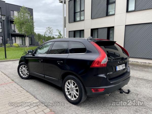 Black Volvo XC60 2009 in Tartu, with an engine capacity of 2.40 L and mileage of 380 thousand km for 5999 €, photo 3 on AUTOMOTO.COM.LV