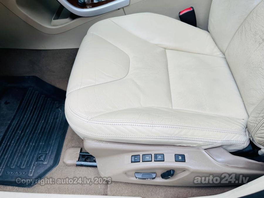 Melns Volvo XC60 2009 Tartu, ar dzinēja tilpumu 2.40 L un nobraukumu 380 tūkst. km par 5999 €, foto 15 vietnē AUTOMOTO.COM.LV