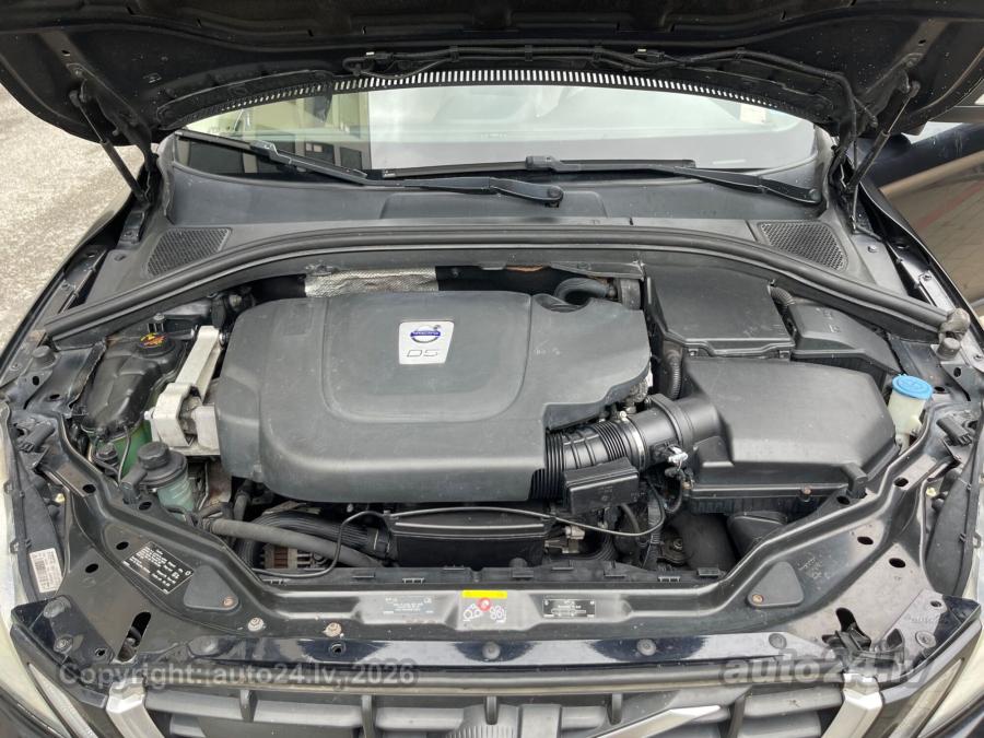 Melns Volvo XC60 2009 Tartu, ar dzinēja tilpumu 2.40 L un nobraukumu 380 tūkst. km par 5999 €, foto 17 vietnē AUTOMOTO.COM.LV