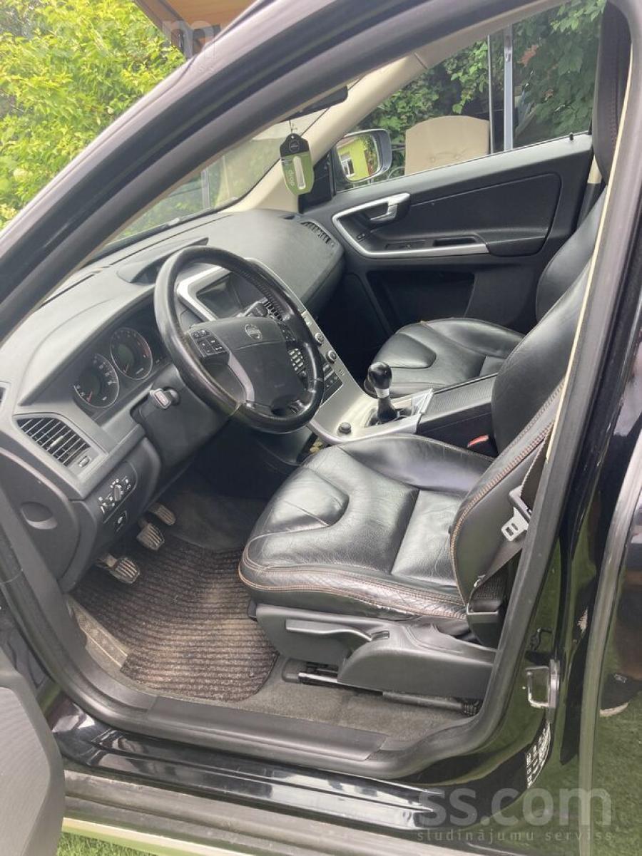 Melns Volvo XC60 2009 Limbaži, ar dzinēja tilpumu 2.40 L un nobraukumu 307 tūkst. km par 6800 €, foto 1 vietnē AUTOMOTO.COM.LV