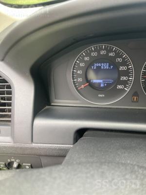 Melns Volvo XC60 2009 Limbaži, ar dzinēja tilpumu 2.40 L un nobraukumu 307 tūkst. km par 6800 €, foto 3 vietnē AUTOMOTO.COM.LV