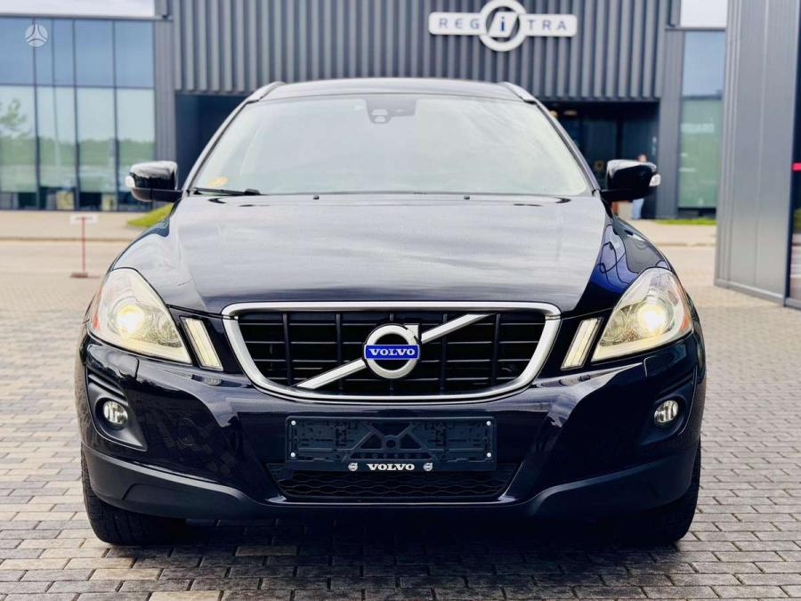 Black Volvo XC60 2009 in Siauliai, with an engine capacity of 2.40 L and mileage of 300 thousand km for 7650 €, photo 4 on AUTOMOTO.COM.LV