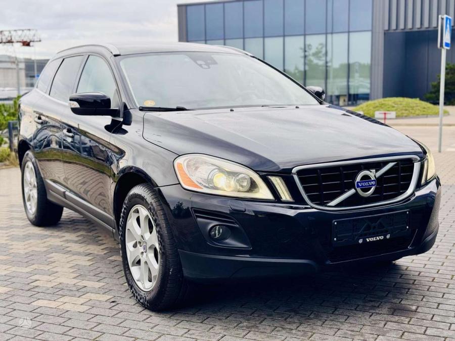 Black Volvo XC60 2009 in Siauliai, with an engine capacity of 2.40 L and mileage of 300 thousand km for 7650 €, photo 6 on AUTOMOTO.COM.LV