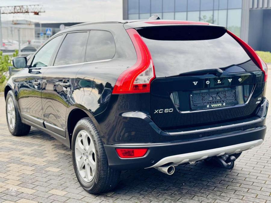 Black Volvo XC60 2009 in Siauliai, with an engine capacity of 2.40 L and mileage of 300 thousand km for 7650 €, photo 8 on AUTOMOTO.COM.LV