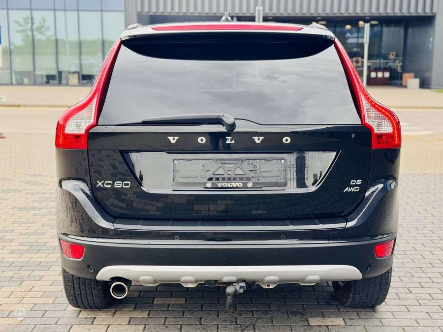 Black Volvo XC60 2009 in Siauliai, with an engine capacity of 2.40 L and mileage of 300 thousand km for 7650 €, photo 10 on AUTOMOTO.COM.LV